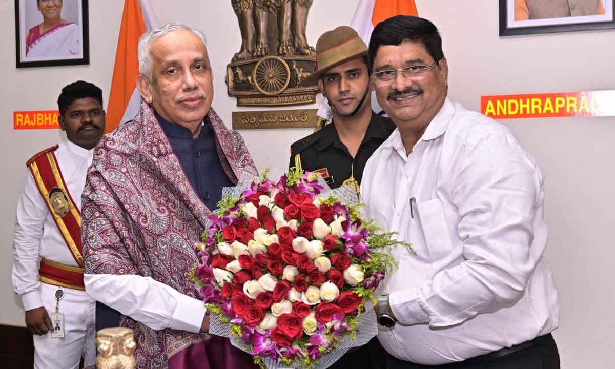 APSCHE Chairman meets Guv