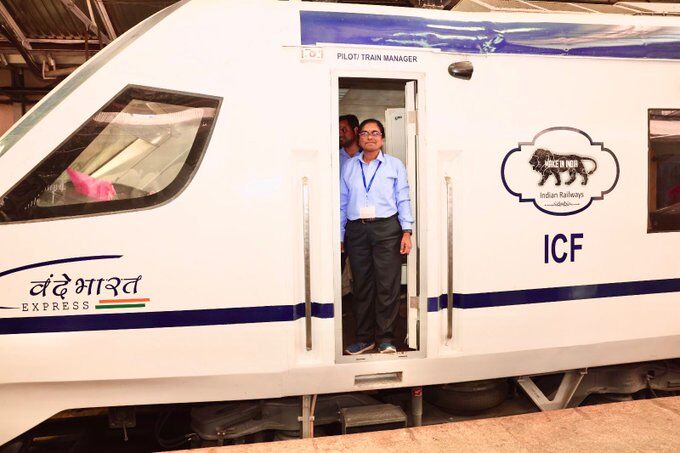 Surekha Yadav: First Female Loco Pilot in Asia to Operate Vande Bharat ...