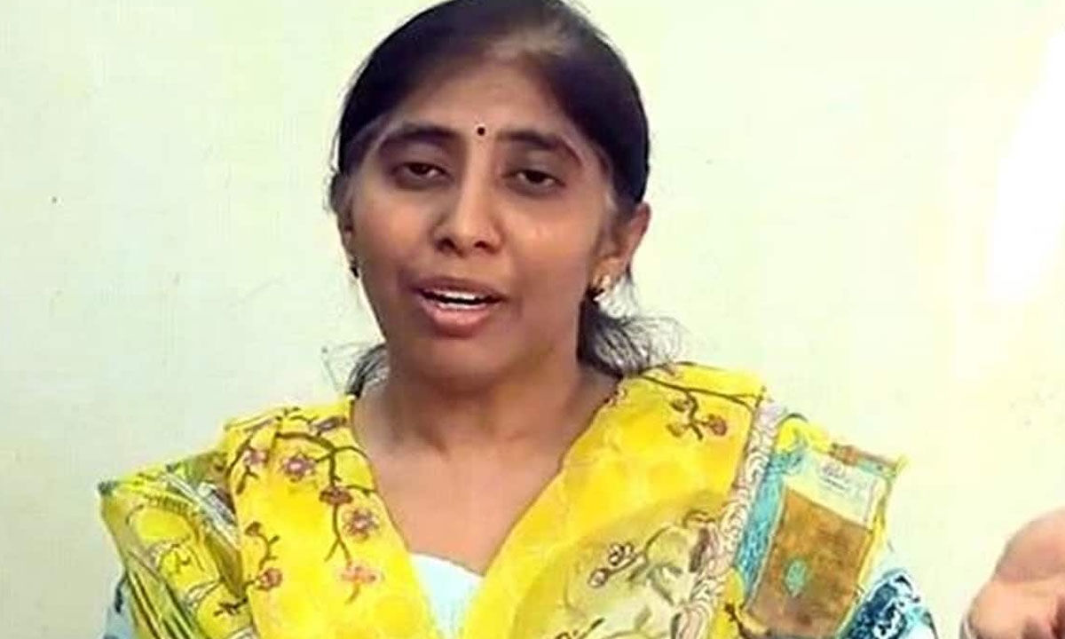 YS Sunitha pays tribute to YS Viveka in Kadapa, says the culprit should be punished