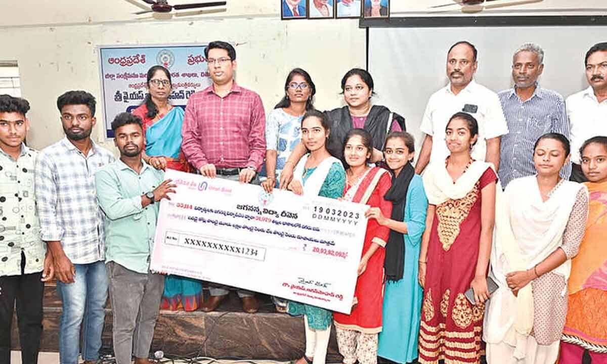 Vidya Deevena beneficiaries get Rs 20.94 cr in Chittoor district