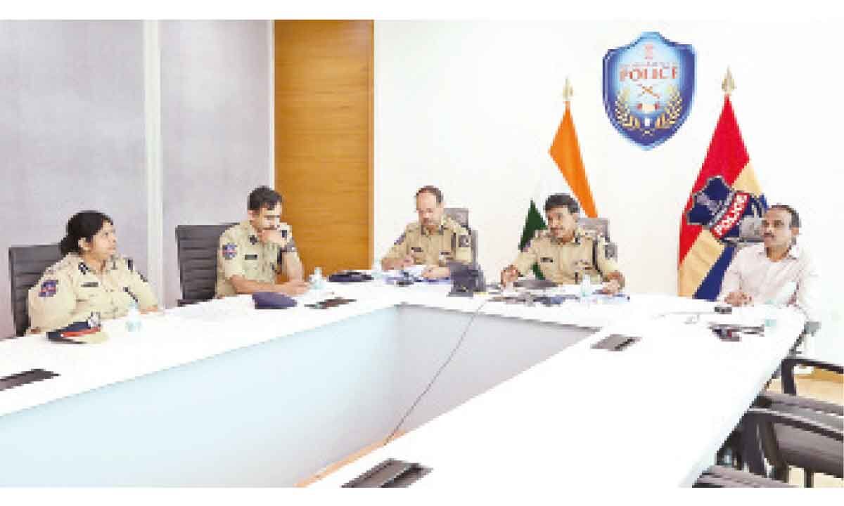 Hyderabad: City top cop holds meeting to ensure smooth conduct of ...