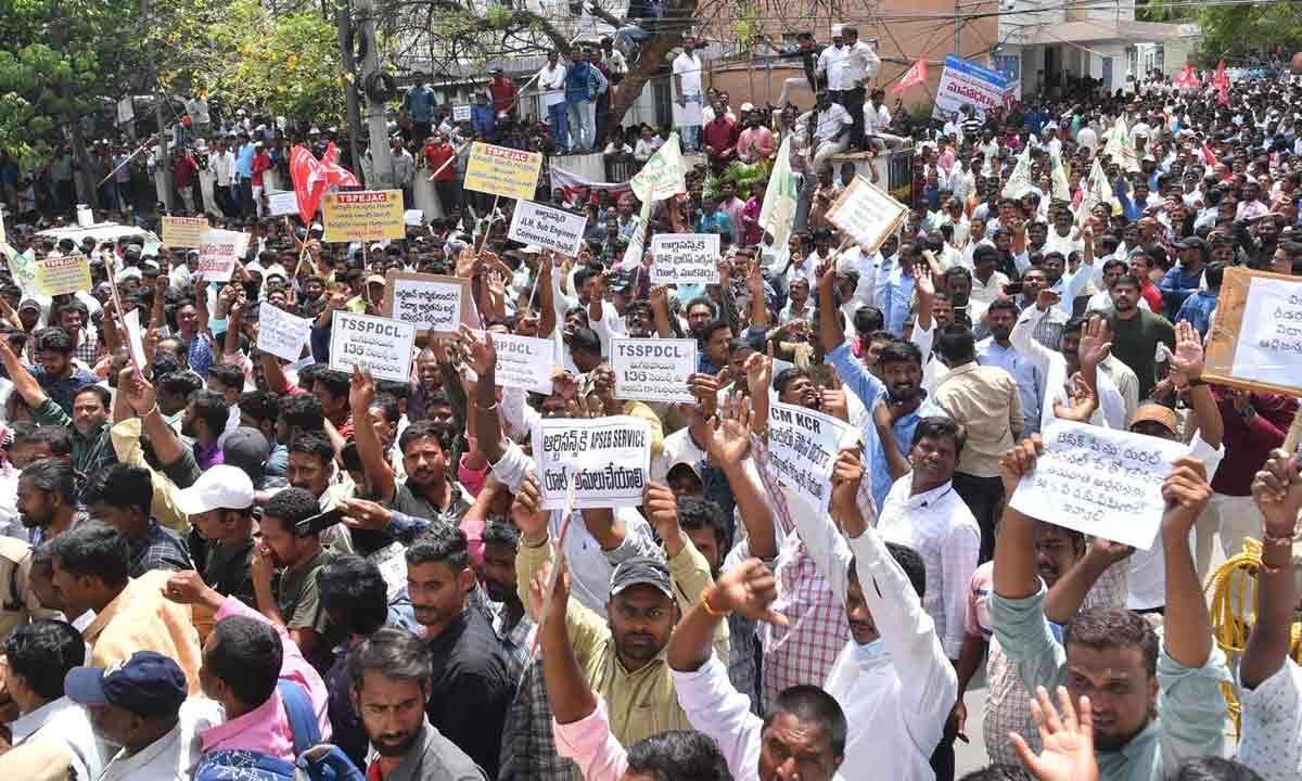 Power staff show their might, stage massive protest in Hyderabad