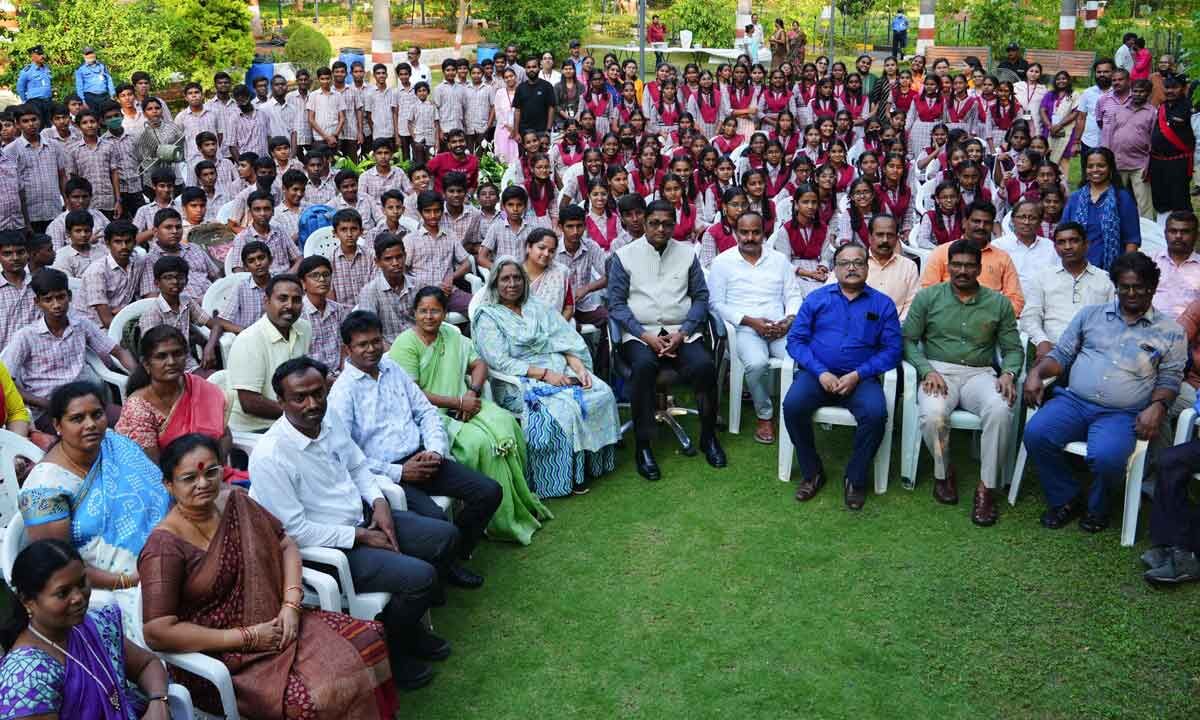 School students from Siddipet attend classes at EFLU