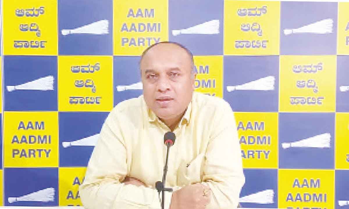 AAP 'exposes' Rs 1,300 cr scam of ex-IAS officer and BJP candidate Anil ...