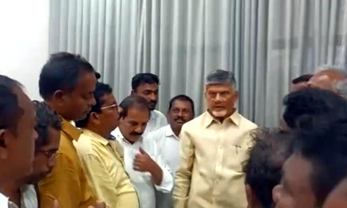 Andhra Pradesh: Vizag Steel Plant union leaders meet Chandrababu at Airport