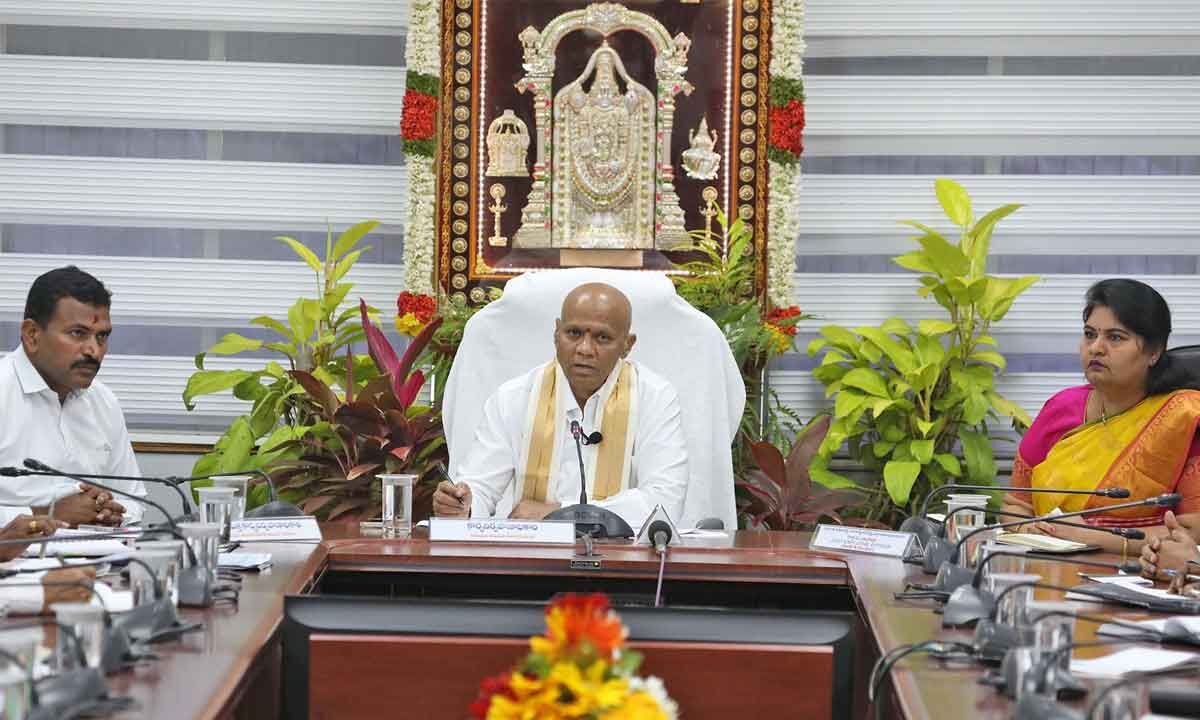 TTD ensuring darshan for 15 hrs to common pilgrims: EO