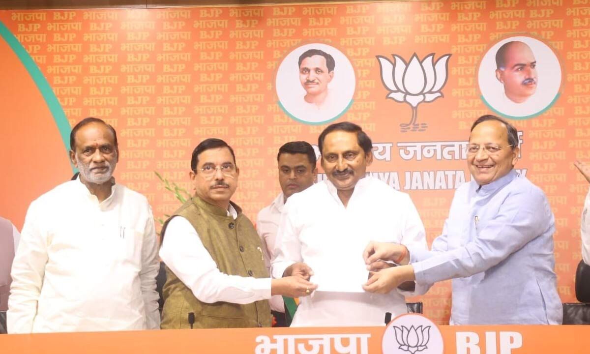 Former AP CM Kiran Kumar Reddy joins BJP