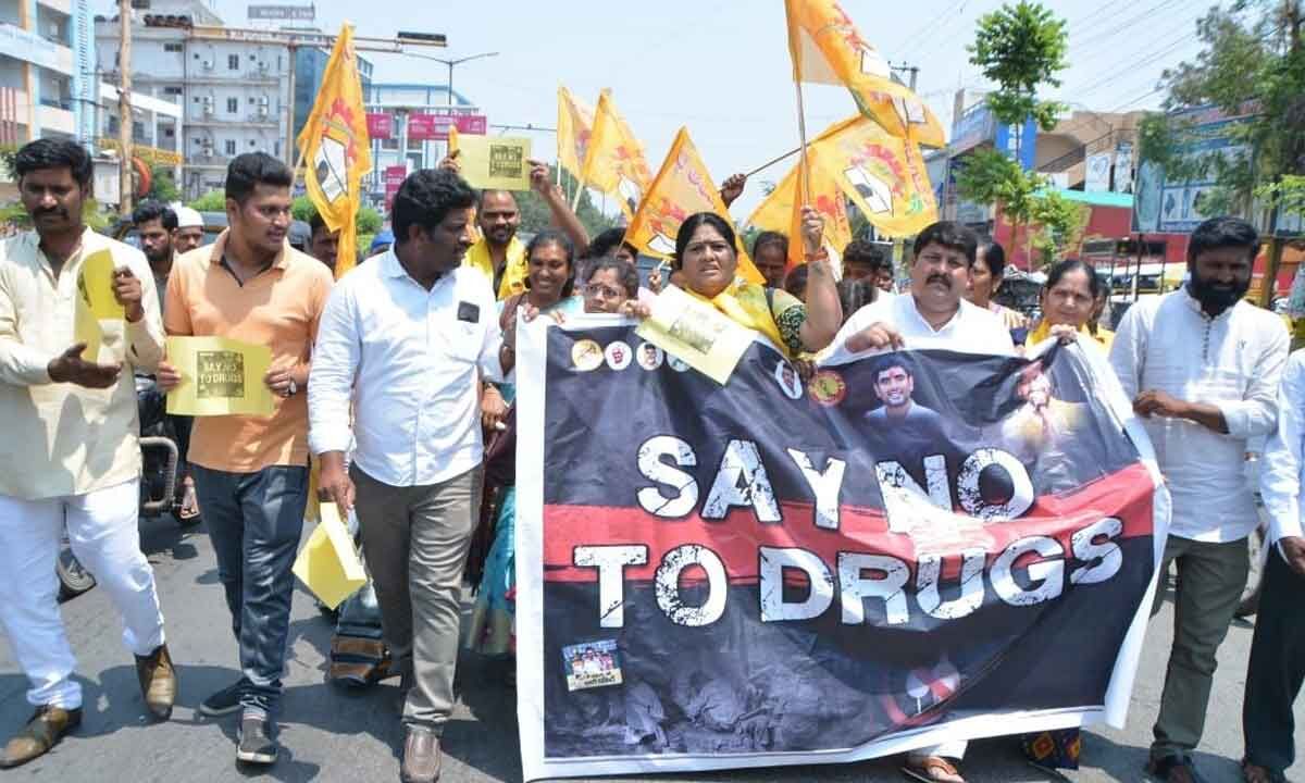TDP cadres stage rally with 'Say no to drugs' in Kurnool