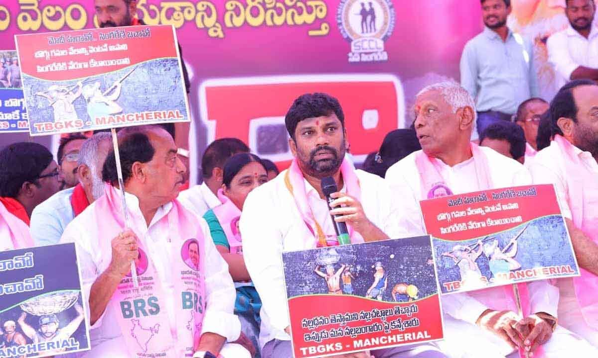 BRS leaders stage stir opposing privatisation of Singareni mines