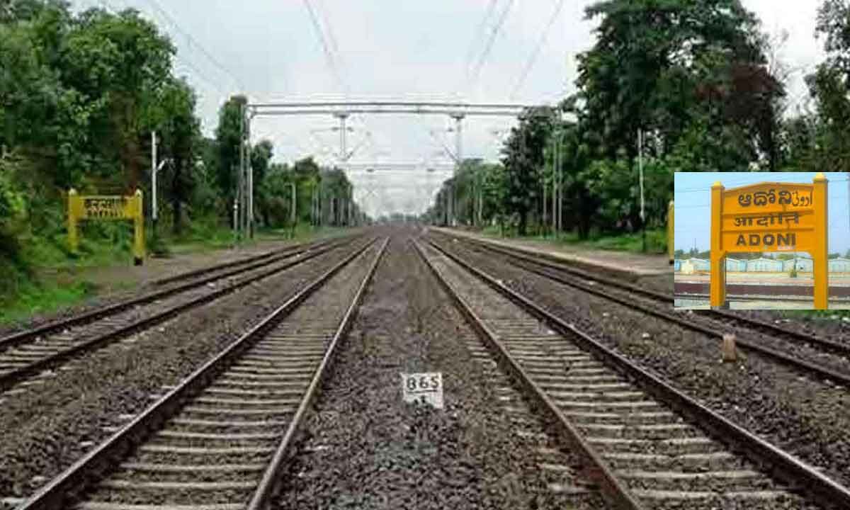 Andhra Pradesh: Three of a family attempts suicide on Railway track at ...