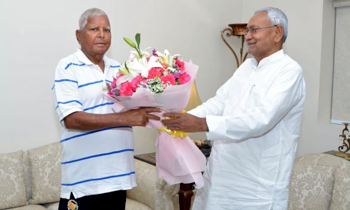 Nitish reaches Delhi to meet opposition leaders, starts with Lalu Prasad
