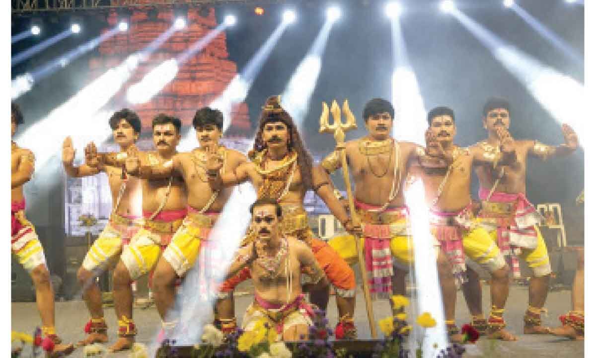 Mulugu: Cultural programmes mark Heritage Day at Ramappa