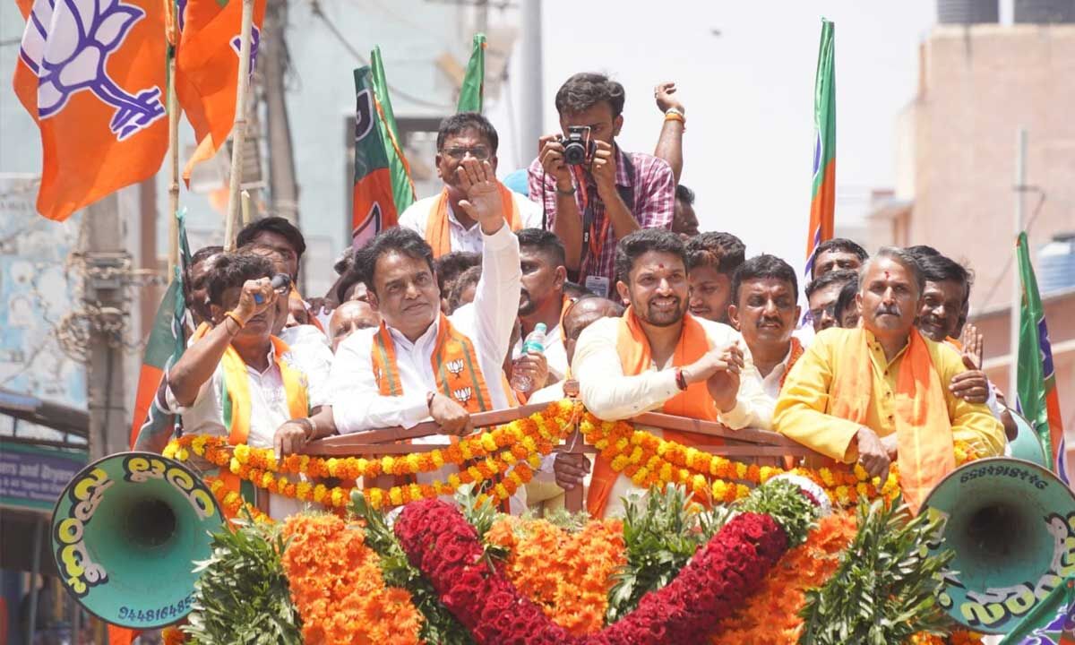 Grand procession witnessed a gathering of thousands of supporters