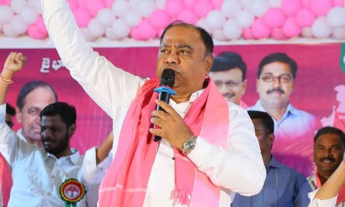 Khammam: MLA Kandala Upender Reddy lauds services of CM KCR