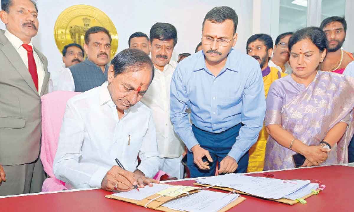 CM KCR signs 6 files on day one in his new chamber