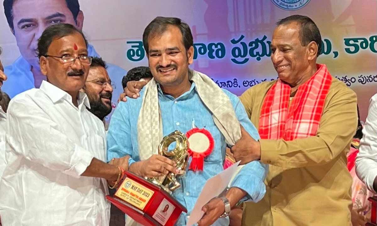 Hyderabad: Malla Reddy presents Shrama Shakthi award on Labour Day