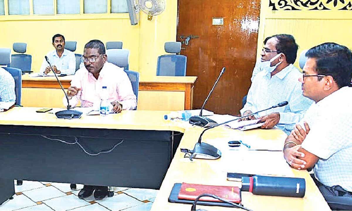 Ongole: Officials told to complete works at priority buildings