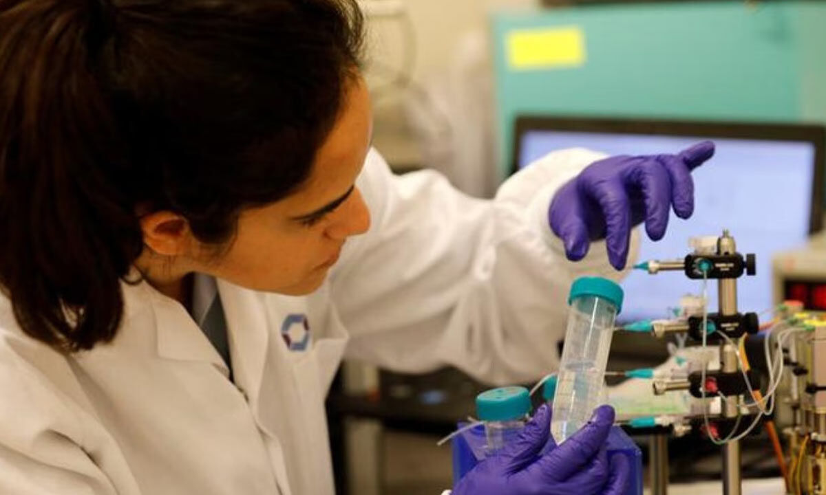 Novel AI-enabled robot to conduct automated scientific experiments