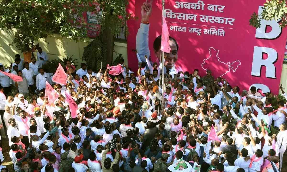 Hyderabad: BRS plans massive rally in Maha with 12L farmers to script a ...