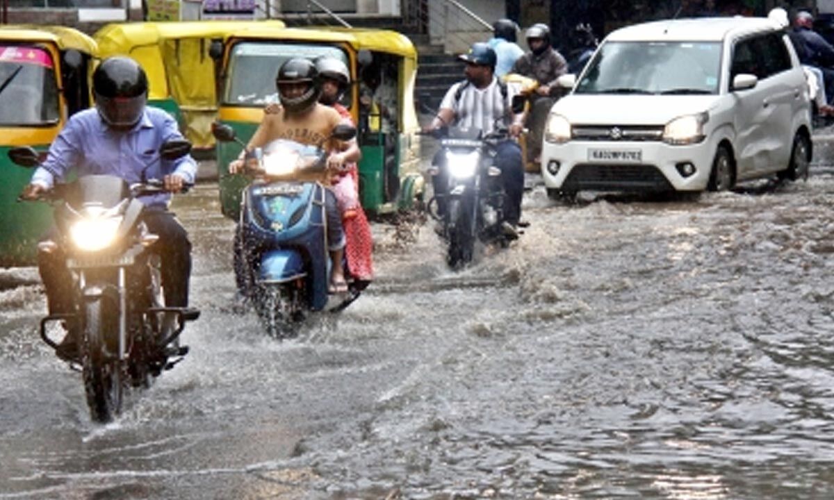 Heavy rains continue to lash Karnataka, one killed by lightning