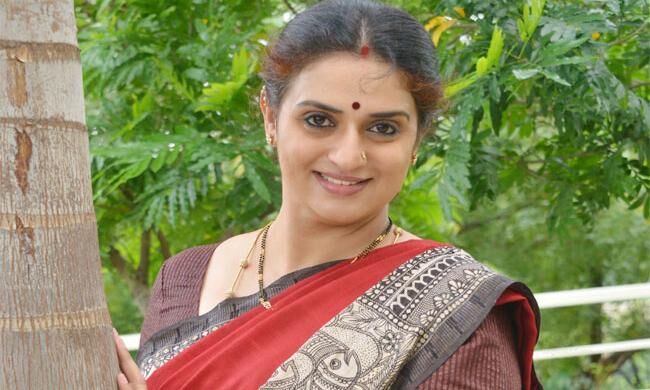 Pavitra Lokesh Biography: Age, Personal Life, Career, Movies ...