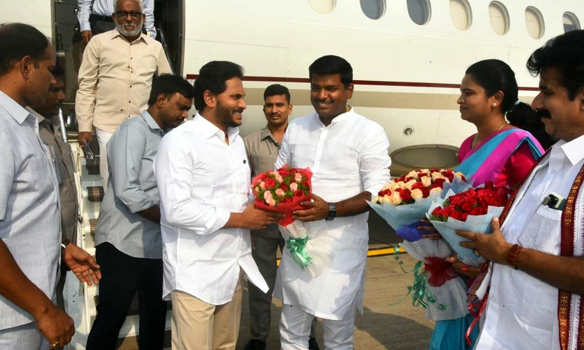 Chief Minister unveils statue of Dr. YSR