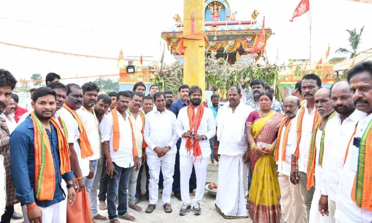 Rangareddy: Minister Srinivas Goud attends temple ceremony