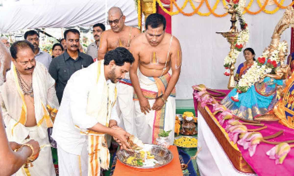 Vijayawada: CM Y S Jagan Mohan Reddy attends Raja Syamala Yagnam