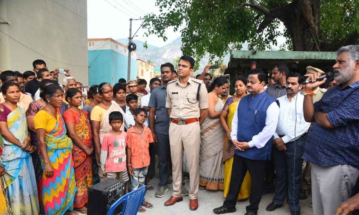 Tirupati: MLA Chevireddy Bhaskar Reddy, Collector K Venkataramana Reddy ...