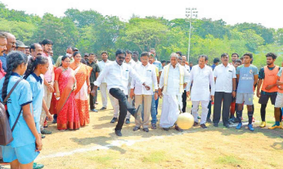 Khammam: Puvvada launches CM Cup-2023