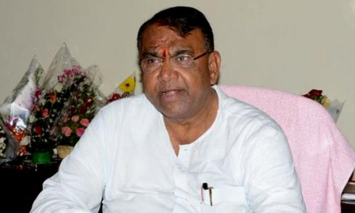 Hyderabad: Assembly Speaker unveils NT Rama Rao statue