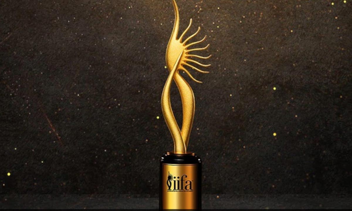 IIFA 2023: Bollywood Ace Actors Sashayed The Red Carpet With Their ...