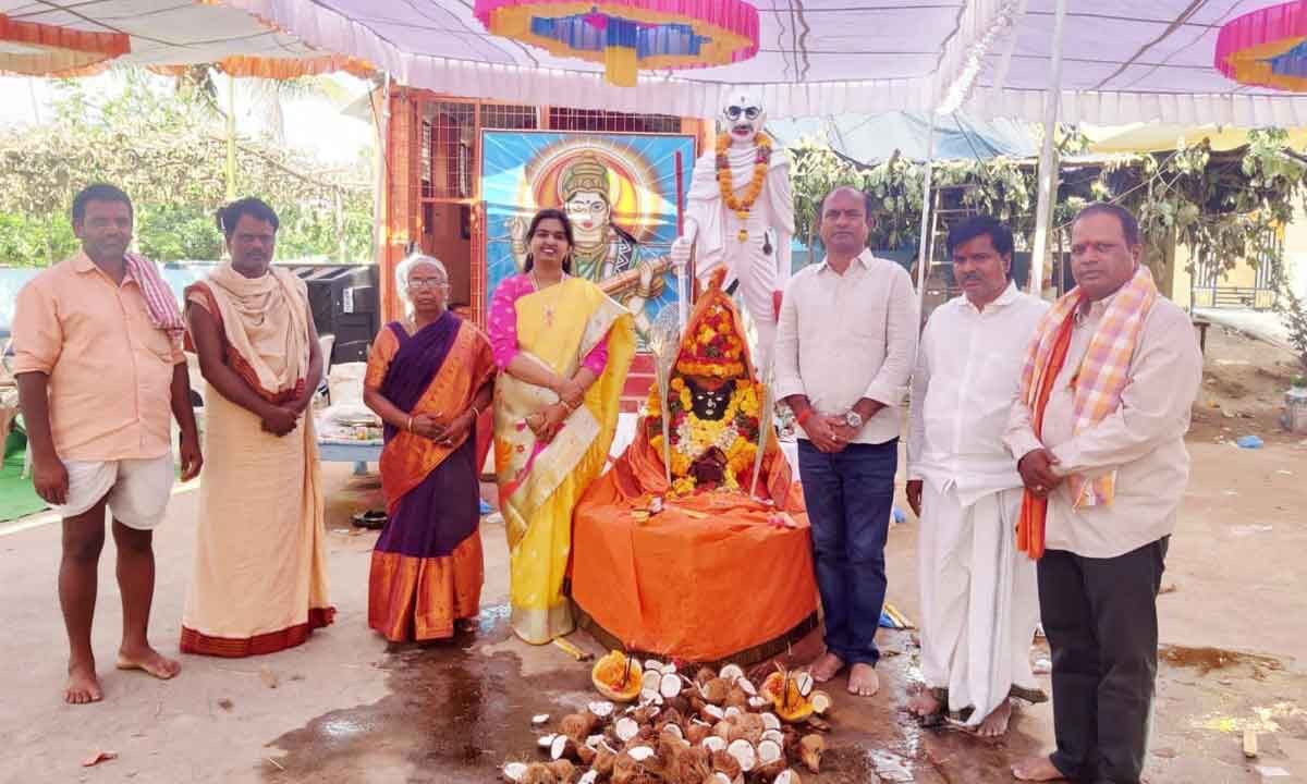 Rangareddy: ZPTC Shravan Reddy participates in Bodrai and Maisamma ...