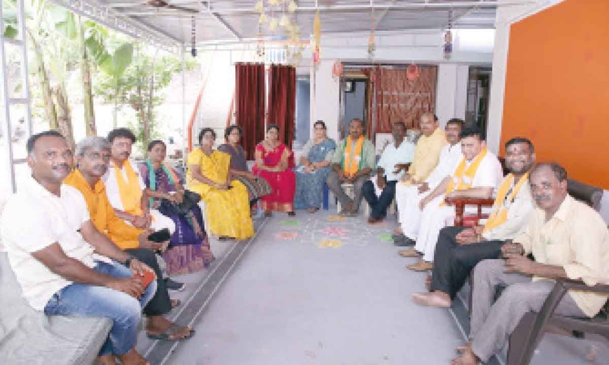 9 years of Modi govt: Sunil Deodhar campaigns in EG dist