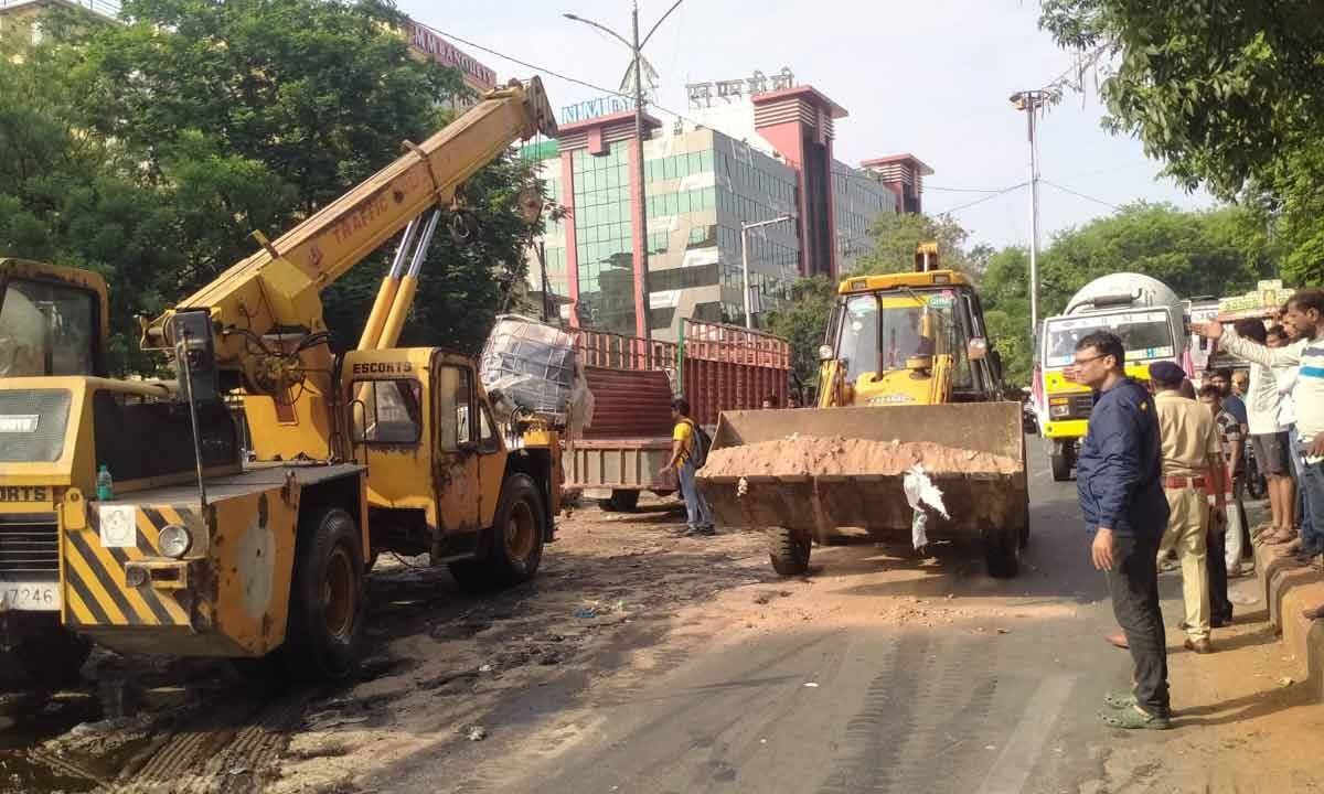 Hyderabad: Masab Tank-Mehdipatnam stretch witnessed huge traffic chaos ...