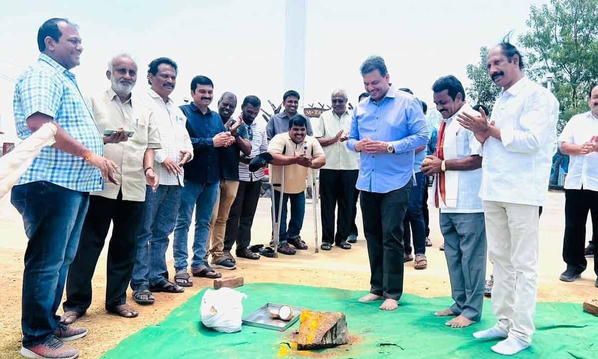 Khammam: NGO donates water plant at Tank Bund