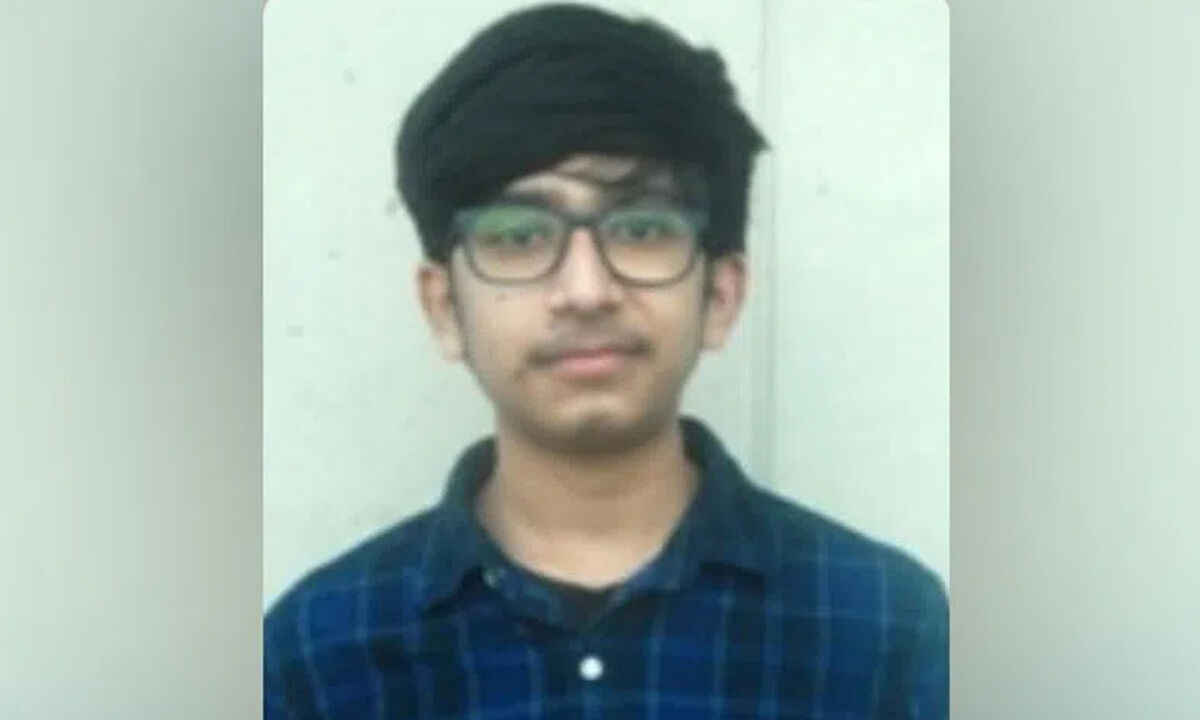 Hyderabad: City Boy tops JEE Advanced