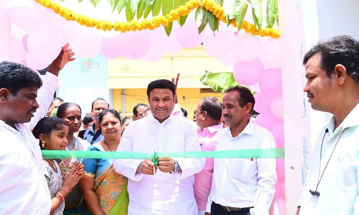 Nizamabad: MLA Ganesh Begala inaugurates newly developed government schools