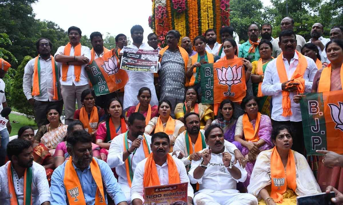 Hyderabad: Tension at Gun Park as BRS, BJP leaders come to blows