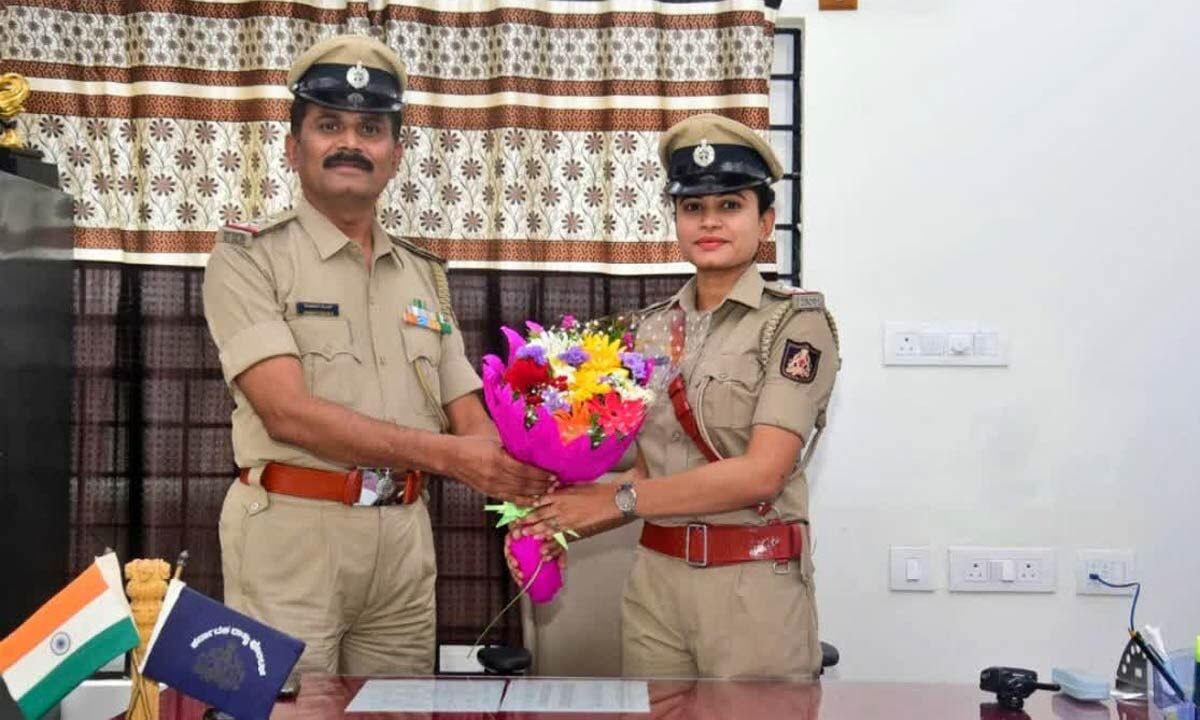 Mandya: Daughter takes over PS charge from father