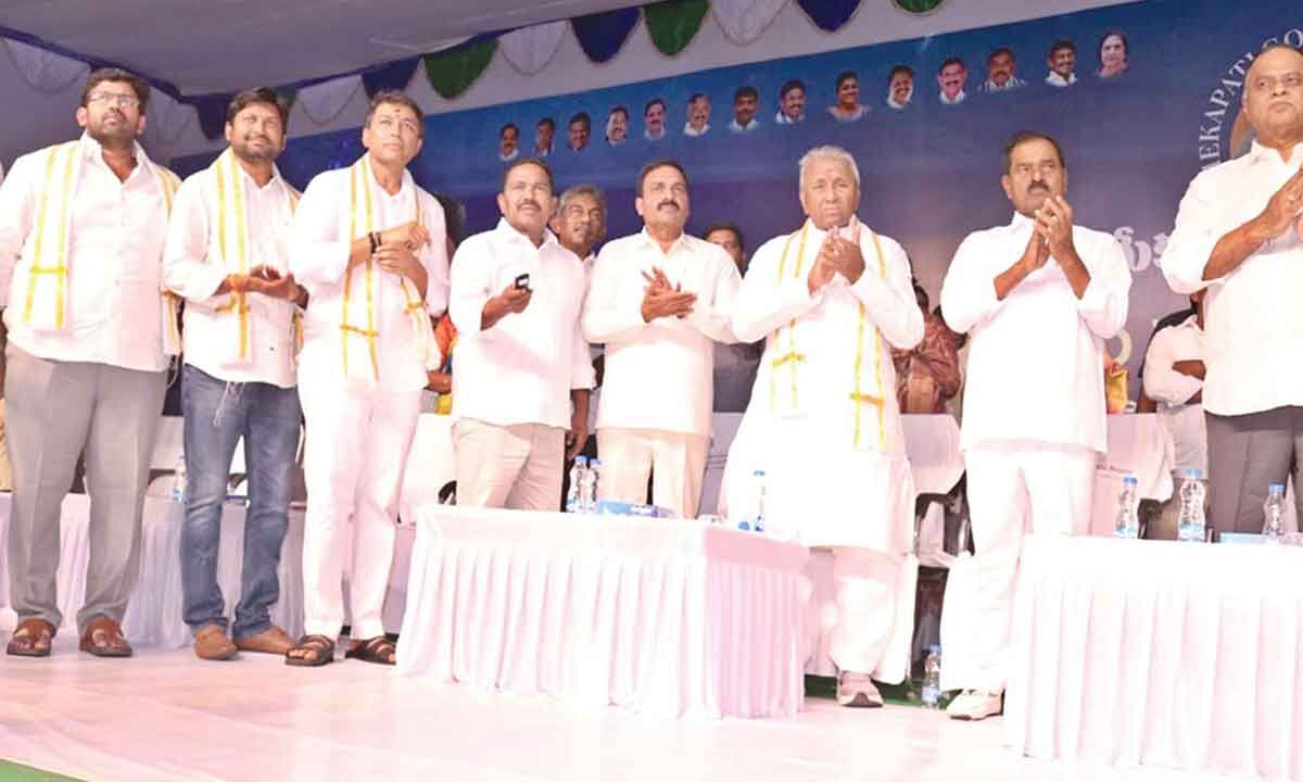 Atmakur MLA inaugurates Mekapati Goutham Reddy bus stand