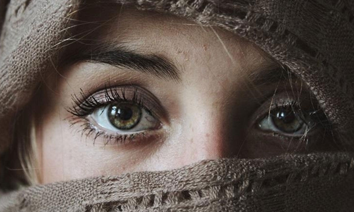 Signs and symptoms of sun-related eye damage