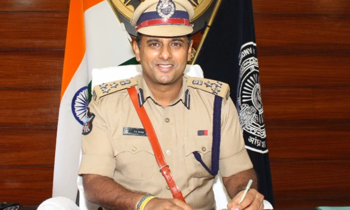 Vijayawada: CP Kanthi Rana Tata receives 29 petitions from police personnel