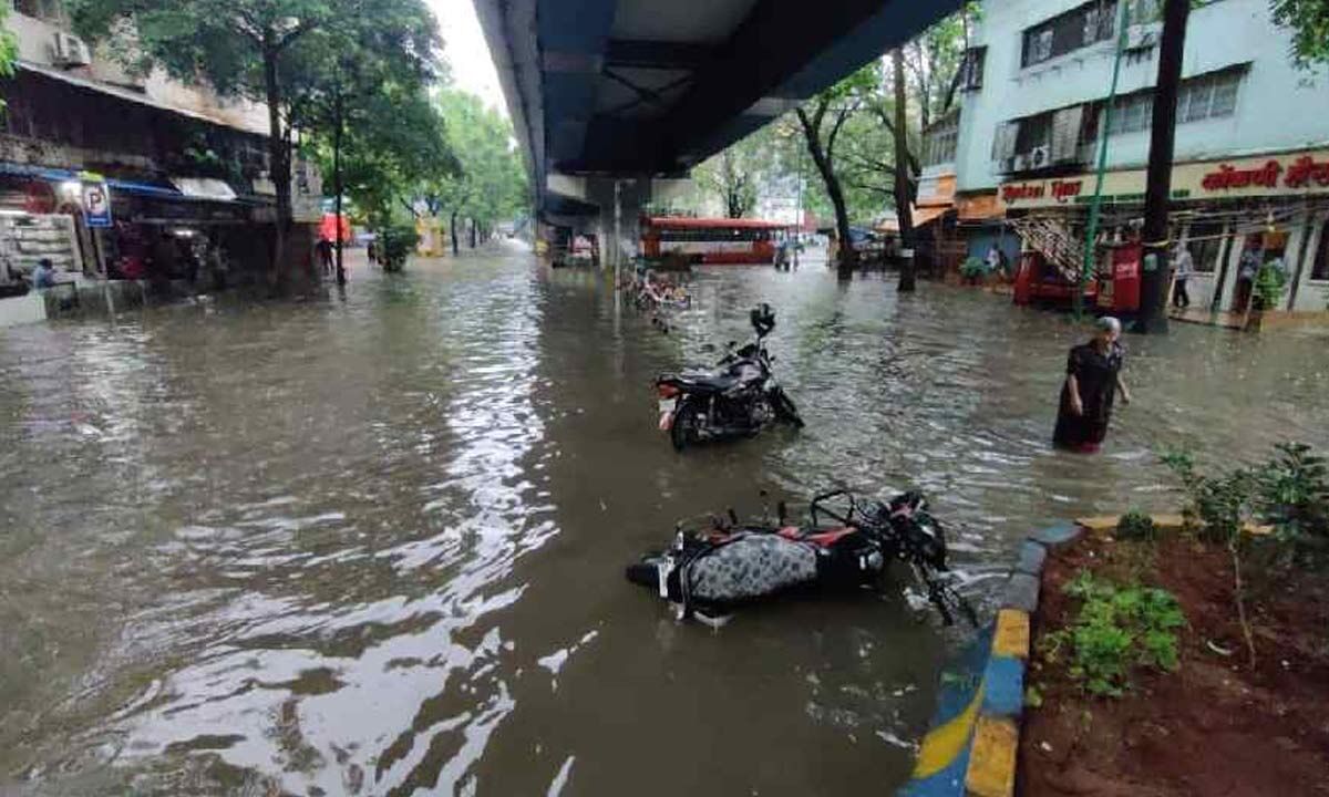 Heavy Rains in Mumbai, Andheri subway closed, Man dies in tree collapse