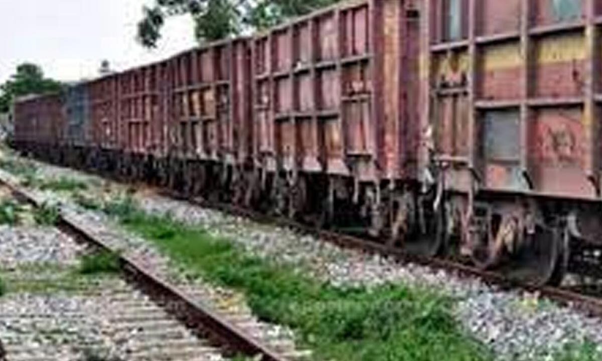 Hyderabad: Bogies detached from Goods train, accident averted