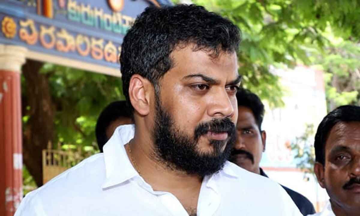 Anil Kumar Yadav takes oath at a temple, says he is not involved in illegal activities