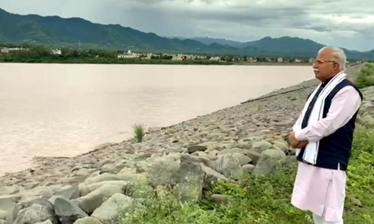 Haryana released 1L cusecs water from Hathinikund barrage: Khattar