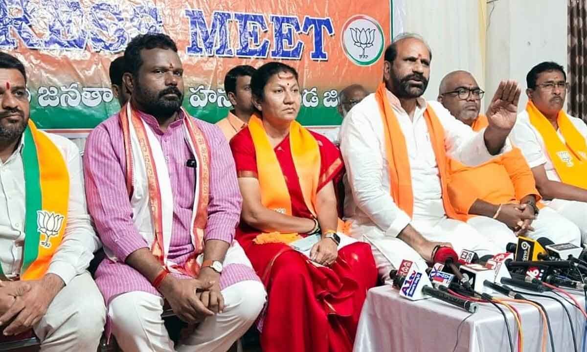 Warangal: BRS peddling lies says BJP