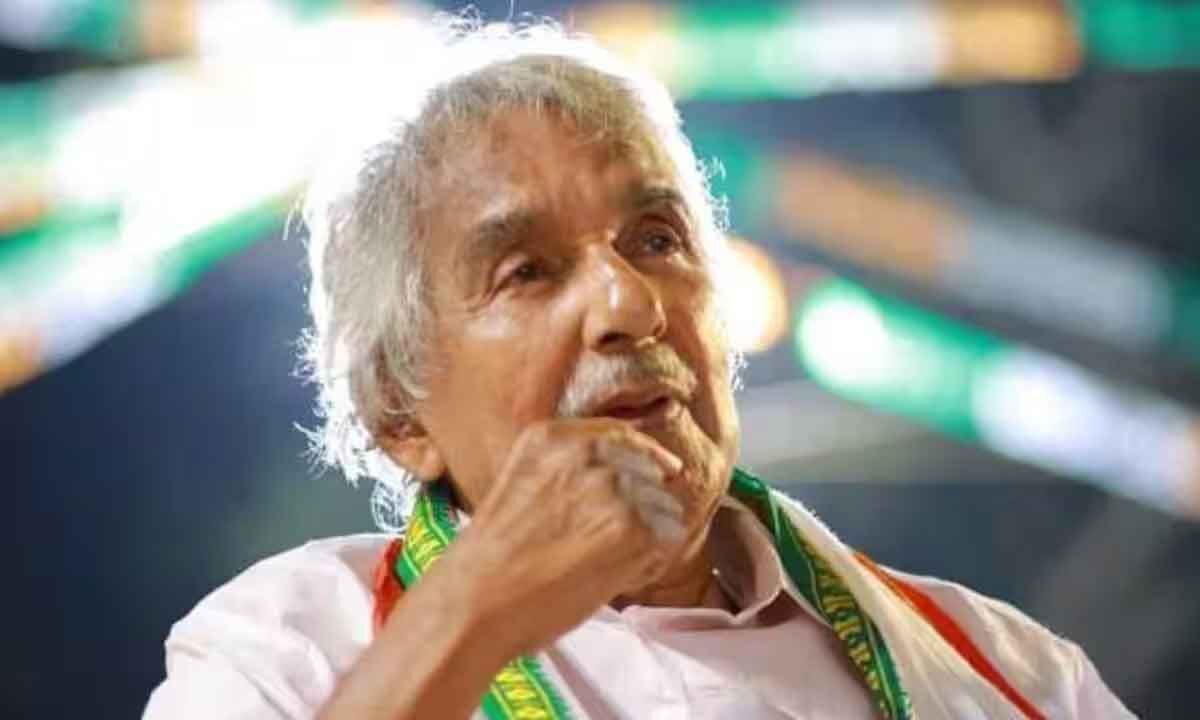 Senior Congress leader Oomen Chandi passes away