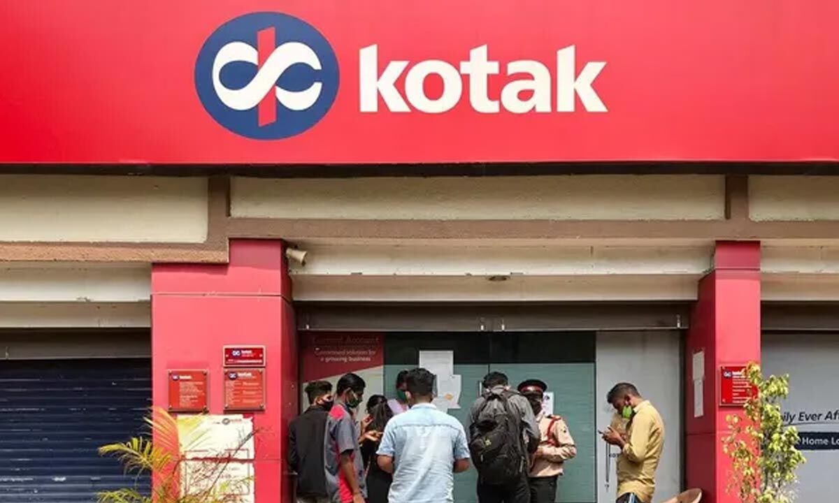 Kotak Mahindra Bank shares end 4 pc lower